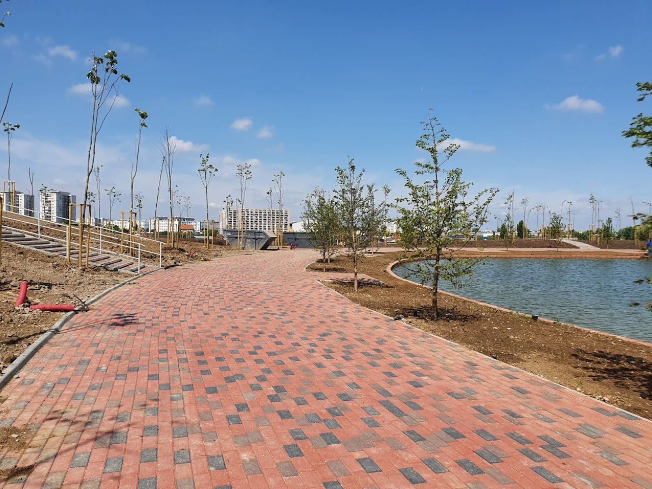 Cum arată Parcul Teilor, cel mai mare parc din București amenajat după ...